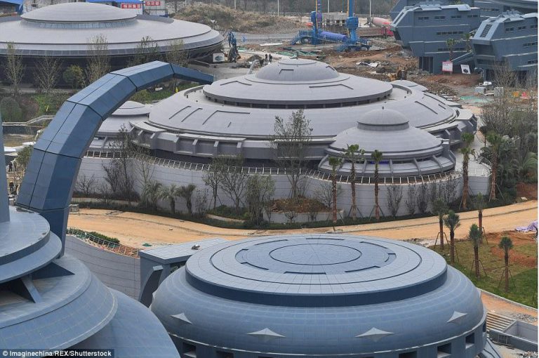 Get into the Worlds largest VR Sci-Fi Theme Park - ISA-GUIDE